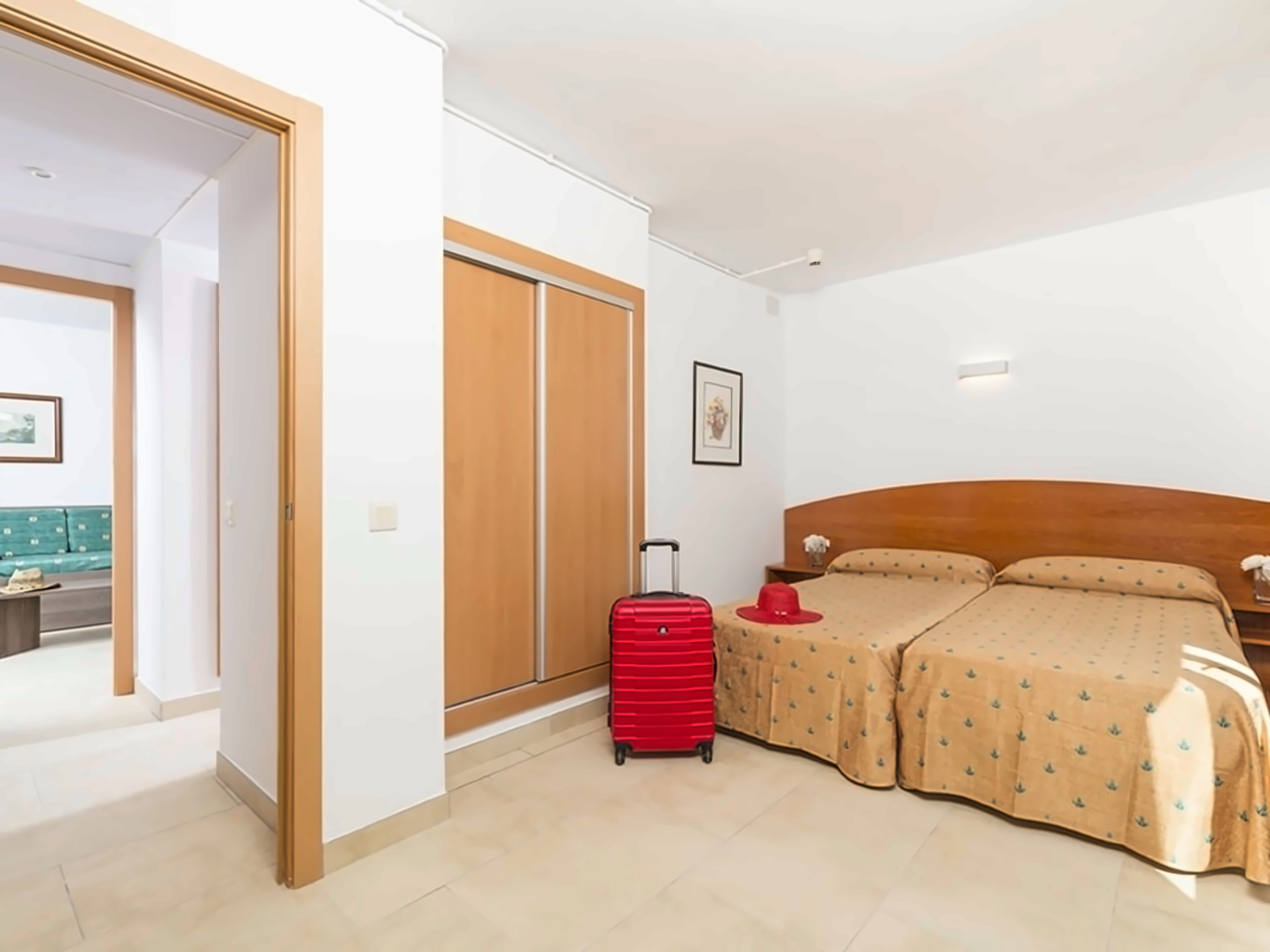 Condado Apt Lloret de Mar Spain photo, price for the vacation from Join UP!