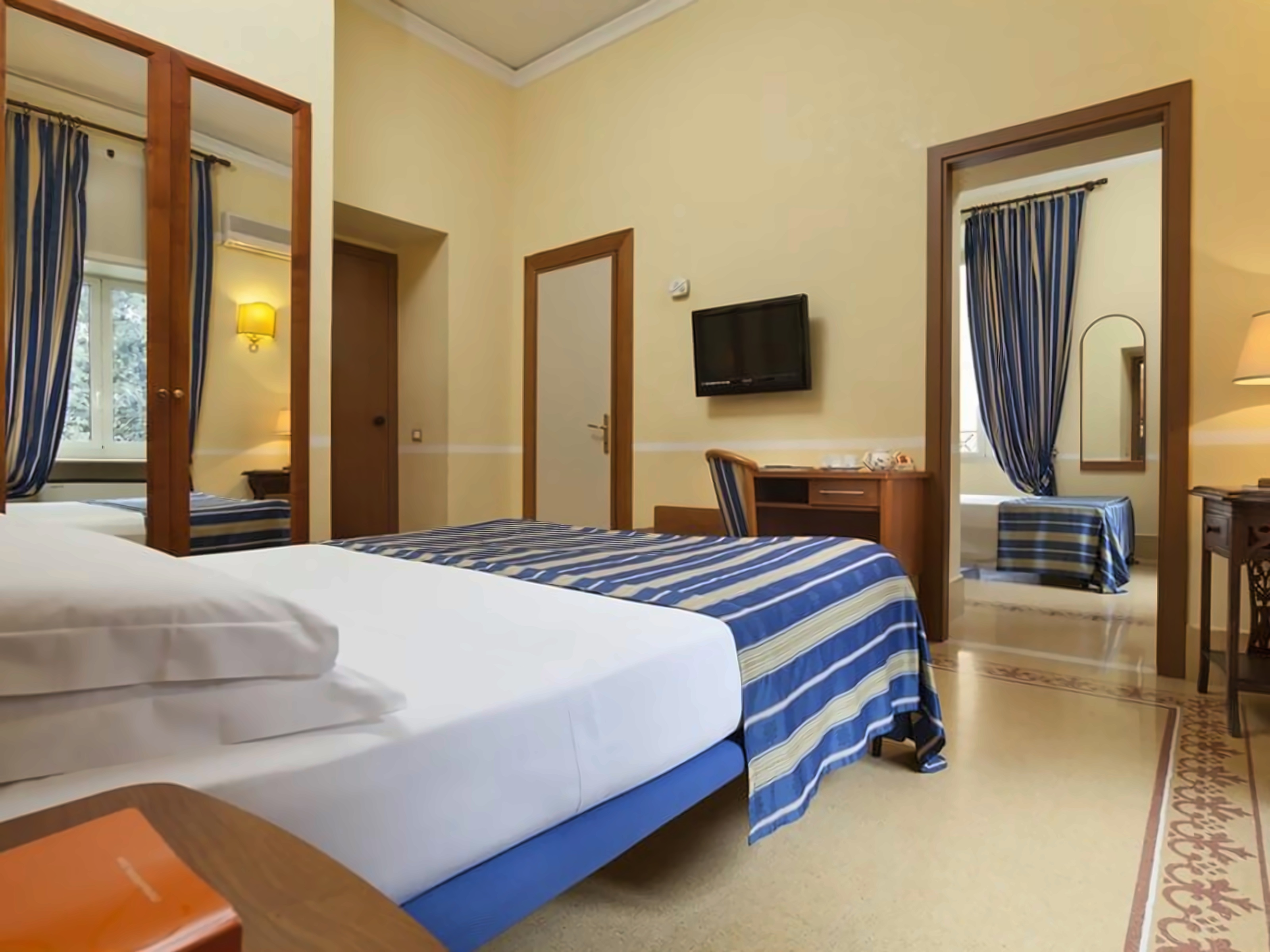 Kennedy (Roma) Рим Италия photo, price for the vacation from Join UP!