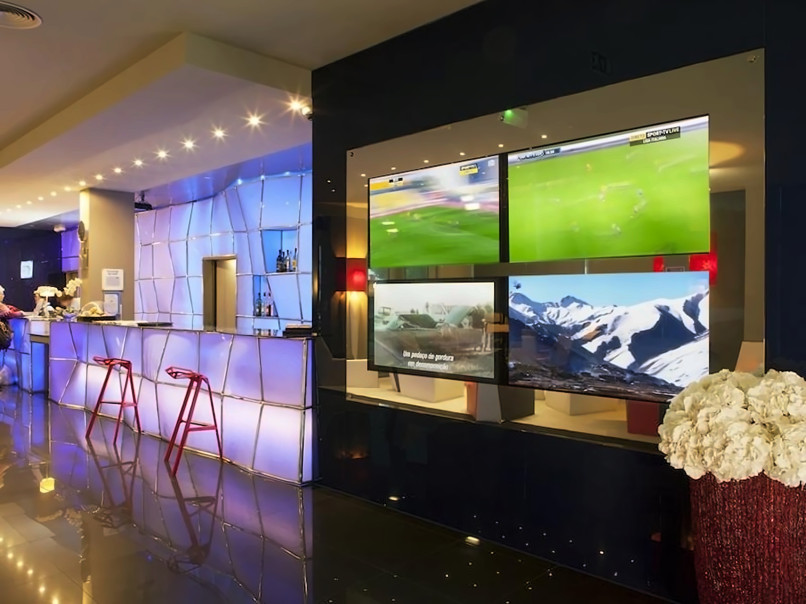 Holiday Inn Express Lisbon Alfragide Лиссабон Португалия photo, price ...