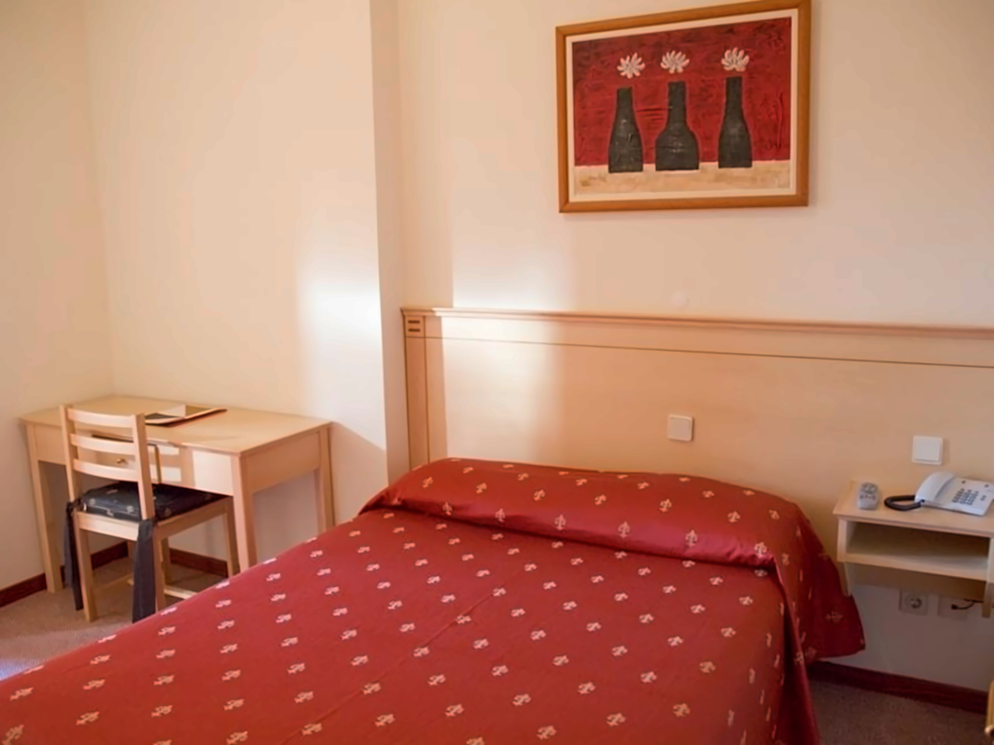 Residencial Lar Do Areeiro Лиссабон Португалия photo, price for the ...