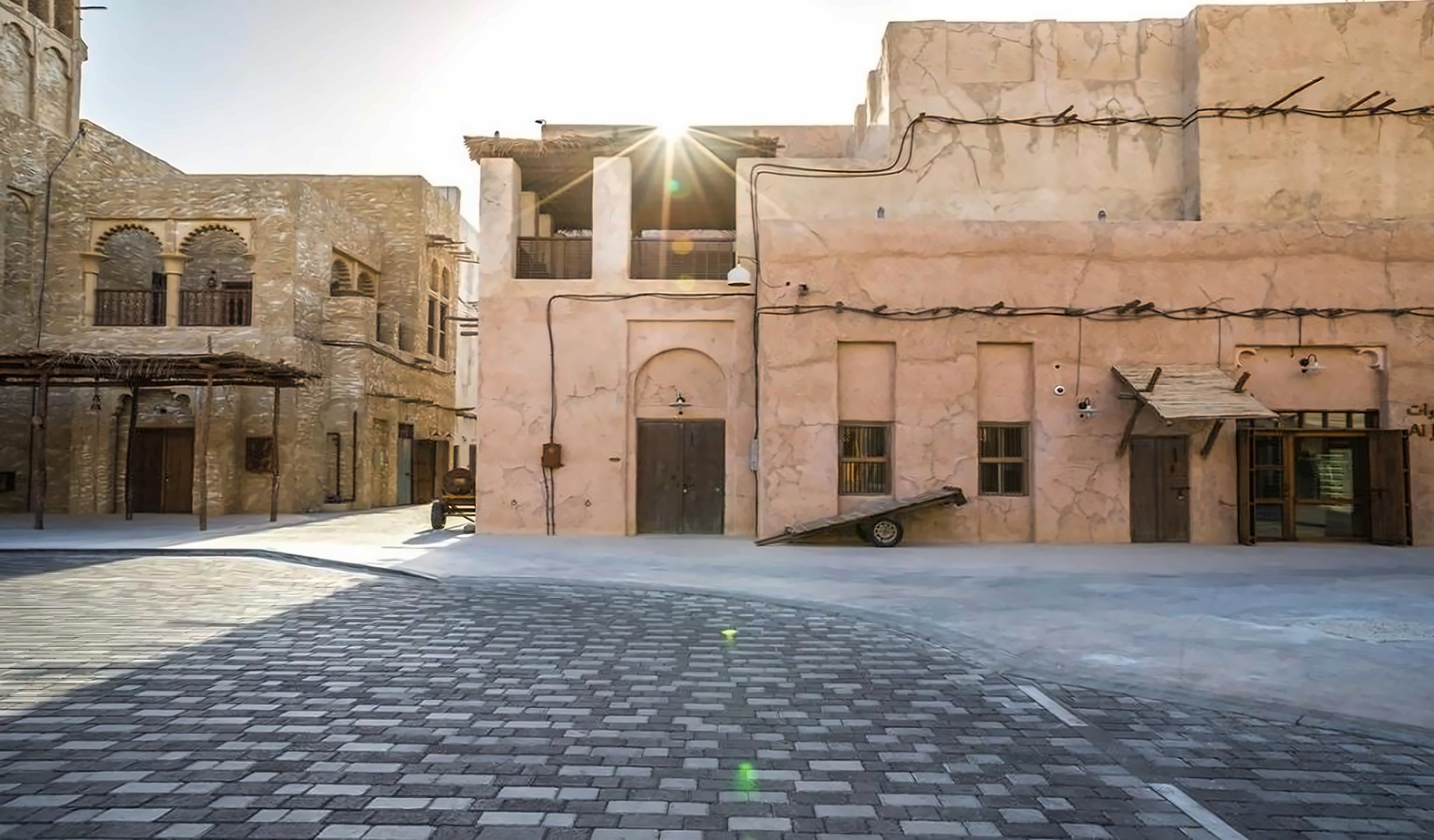 Al Seef Heritage Hotel Dubai, Curio Collection by Hilton Дубай - Бур ...