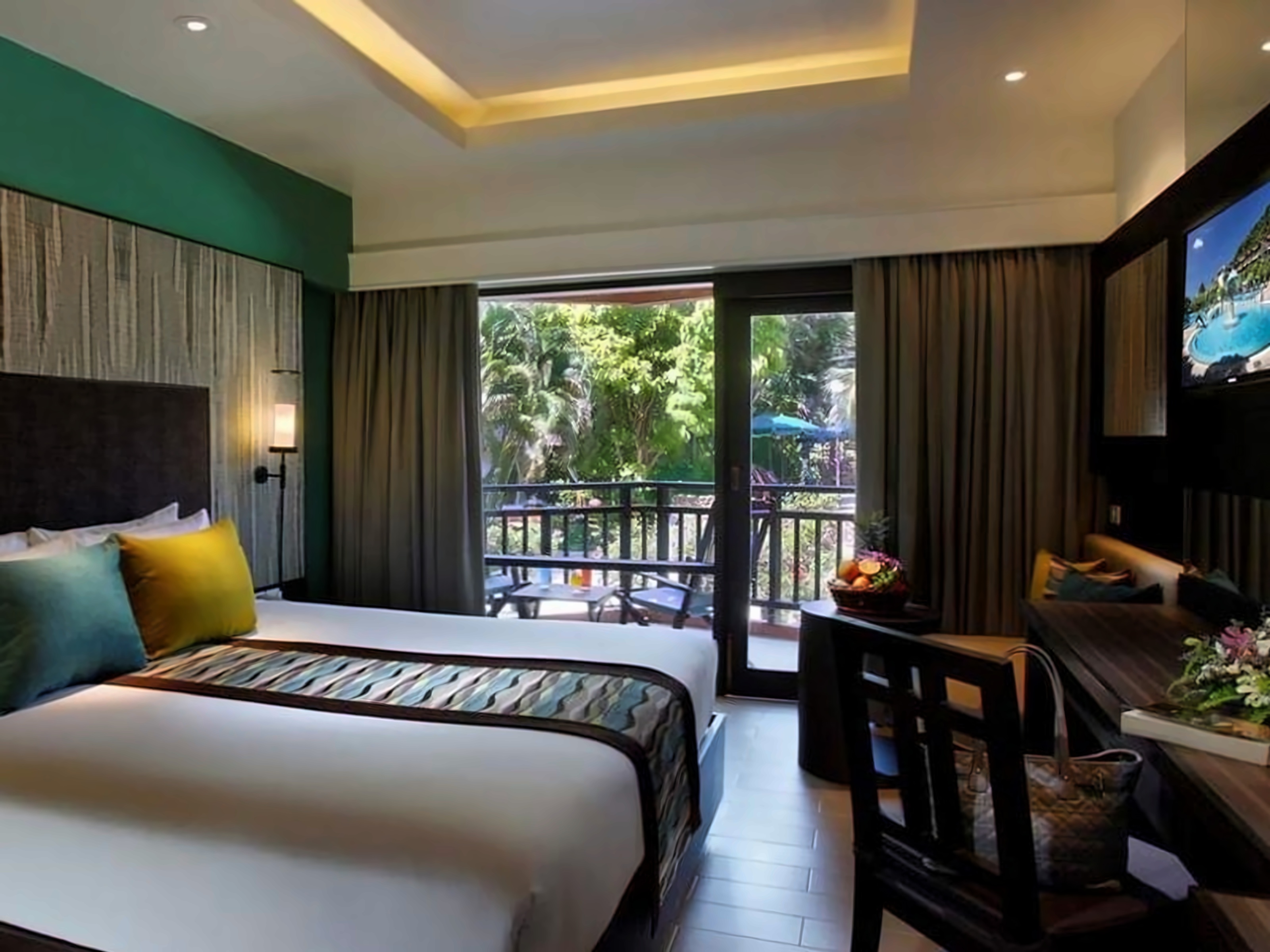 Patong Merlin Phuket Patong Таиланд photo, price for the vacation from ...