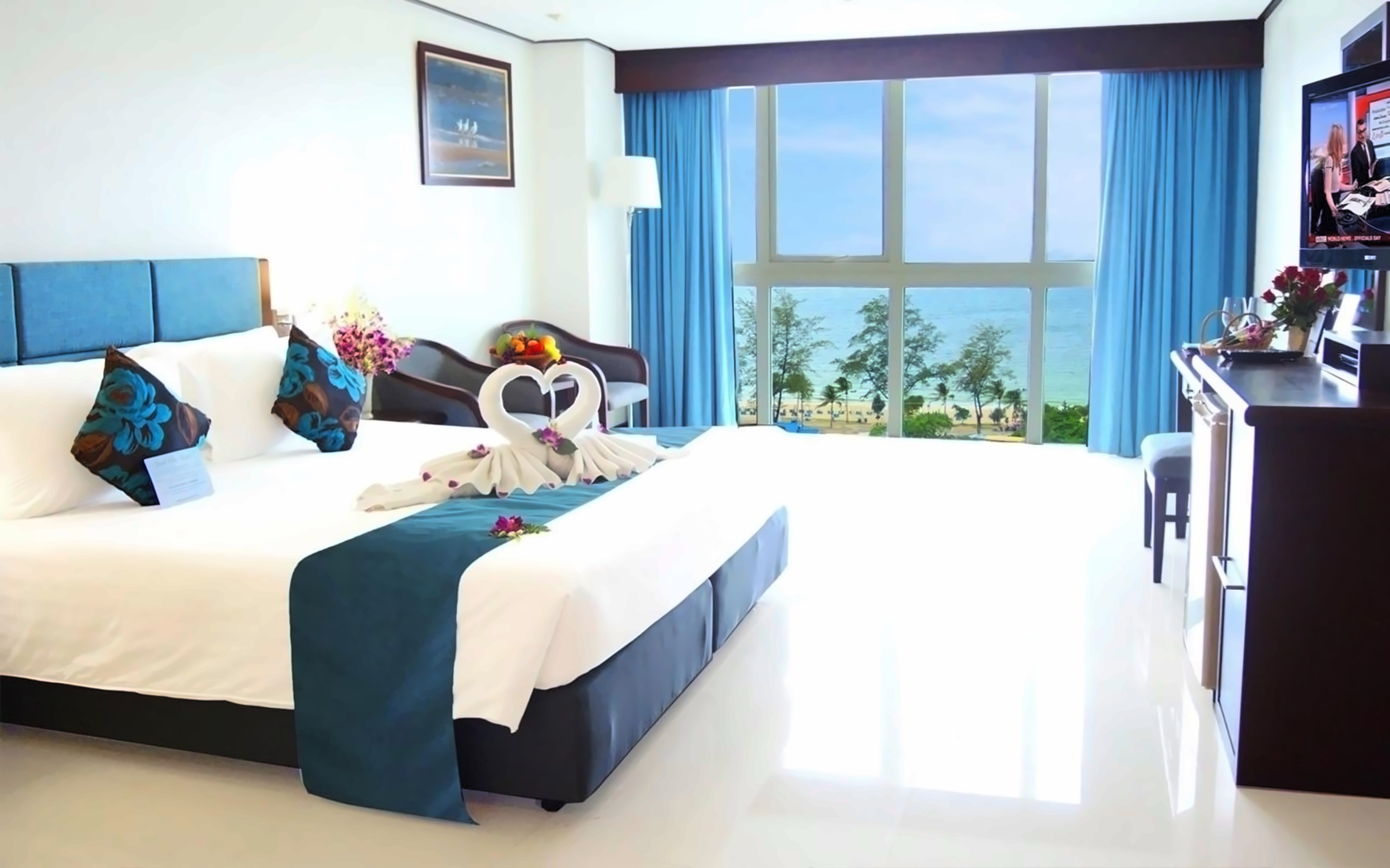 Andaman Beach Suites Phuket Patong Таиланд photo, price for the ...